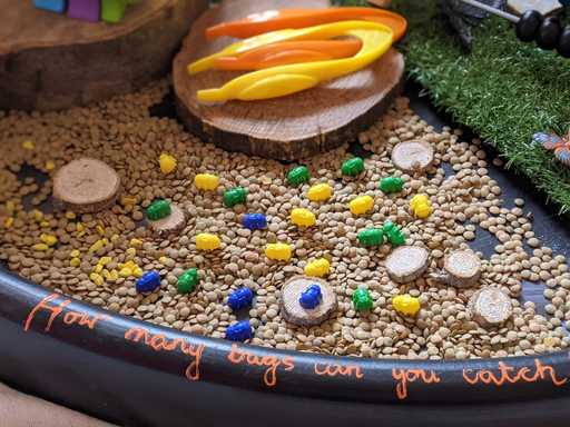 Minibeasts: Sensory Small World Tuff Tray | parentutor.co.uk