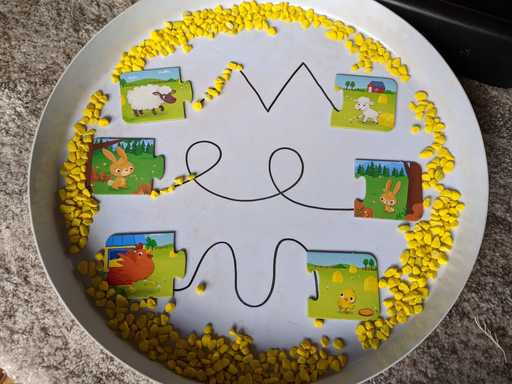 Easter Tuff Tray Ideas | parentutor.co.uk